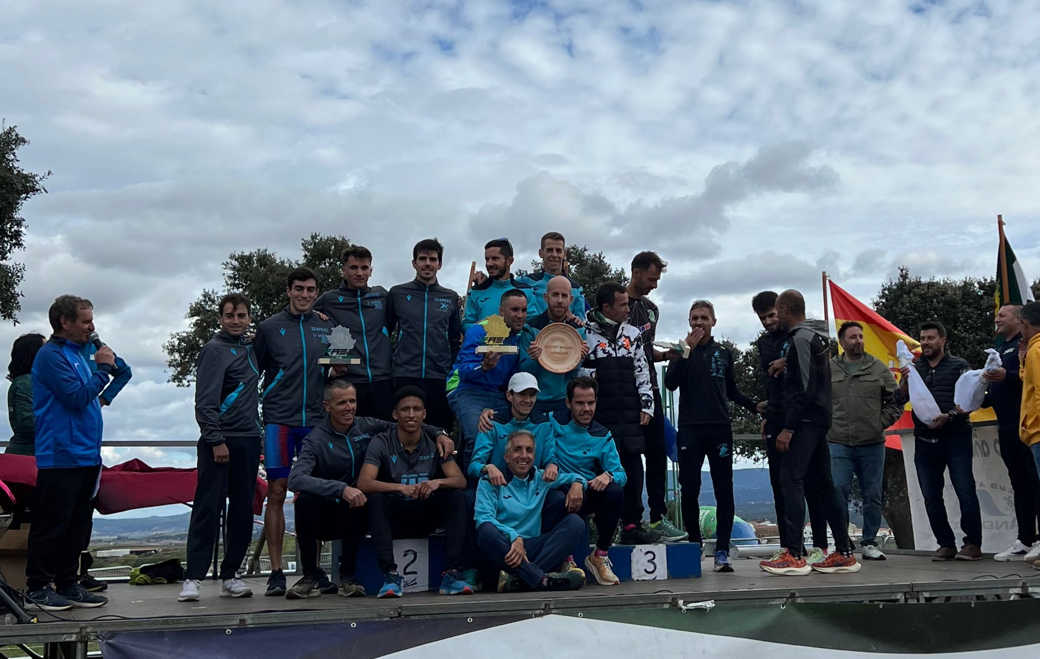 Los equipos de Relevo Mixto y Absoluto masculino del CAPEX ...